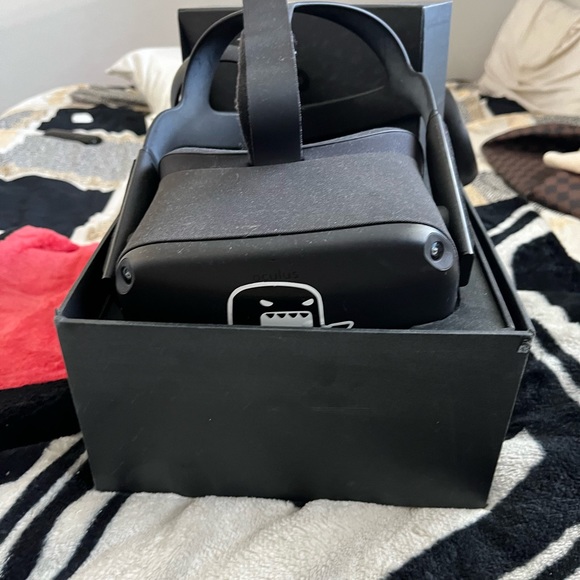 Oculus | VR, AR & Accessories | Oculus Oh Version Barely Used | Poshmark